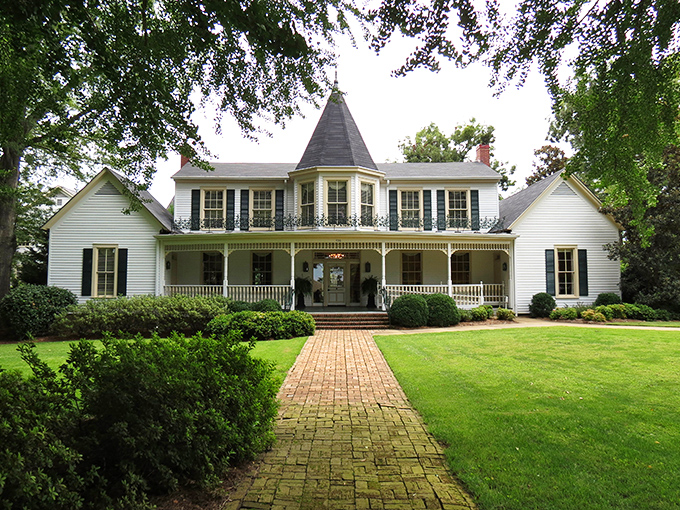 Brandt Memory House stands as a perfect example of Southern architecture&mdash;gracious, elegant, and with a porch that practically demands a glass of sweet tea.