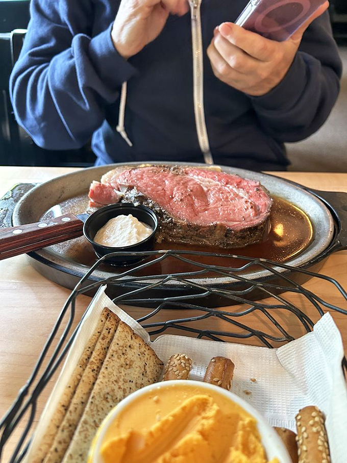 The supporting cast deserves applause too &ndash; prime rib accompanied by creamy sides and the classic bread basket, an American tableau.
