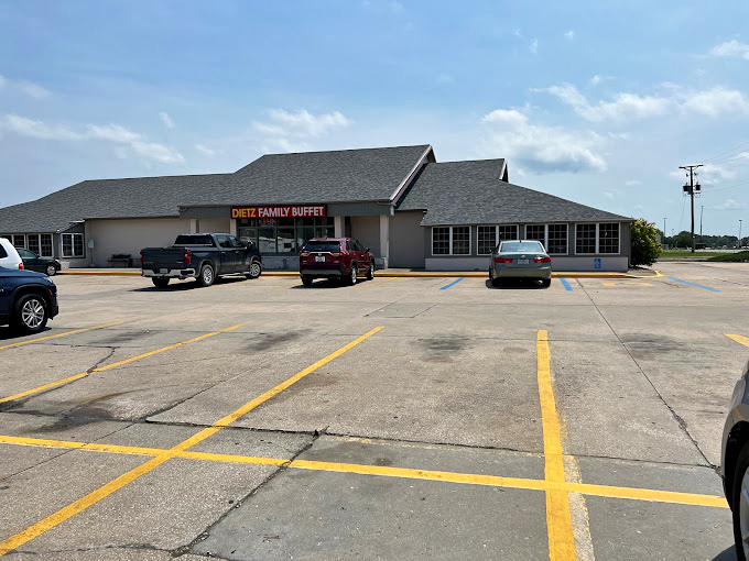 The unassuming parking lot hides culinary treasures within&mdash;like finding an oasis of home cooking in the Missouri landscape.