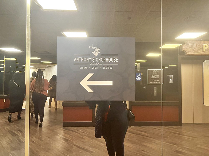 Anthony's Chophouse sign points the way to seafood nirvana. Follow the arrow to flavor town!