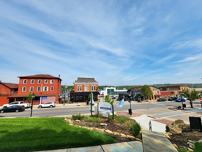 Le Claire's location offers postcard-worthy views and a downtown where the shopkeepers remember your name.