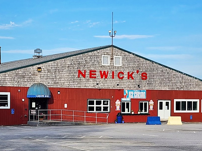 Newick's Lobster House (Dover): Big, bold, and red &ndash; like the lobsters inside! This seafood institution doesn't need fancy frills when the cooking speaks volumes.