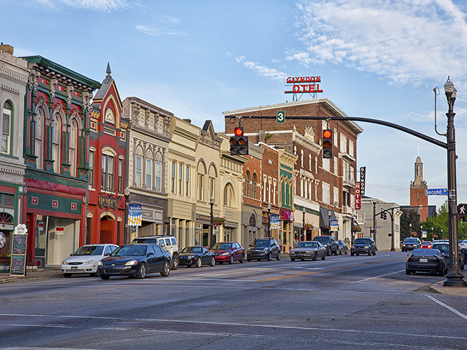 Richmond's colorful historic district looks like a movie set where retirees can be the stars without paying Hollywood prices.