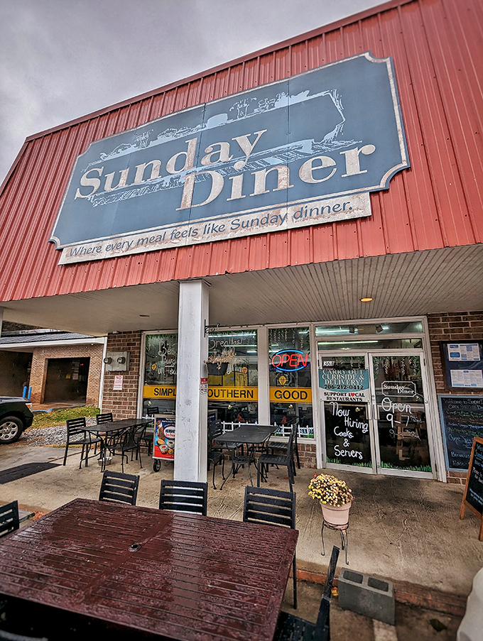 Sunday Diner: "Where every meal feels like Sunday dinner" isn't just clever marketing&mdash;it's the honest truth served with a side of nostalgia.