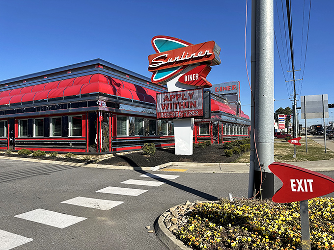 Chrome dreams and burger schemes&mdash;Sunliner Diner's spectacular exterior transports you straight to the fabulous fifties.