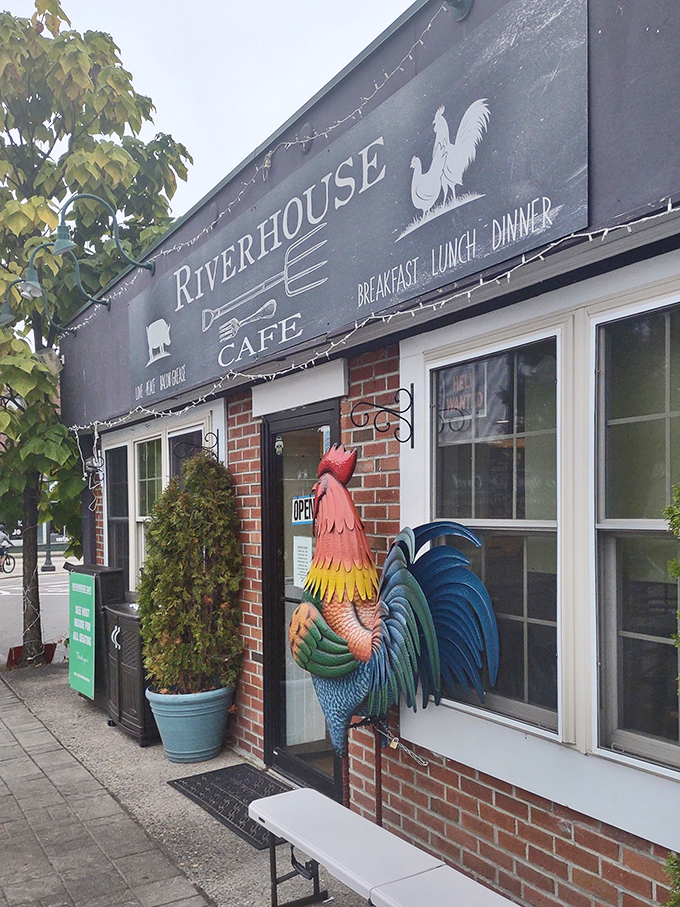 The Riverhouse Caf&eacute; greets you with that magnificent rooster standing guard. He takes his breakfast duties very seriously!