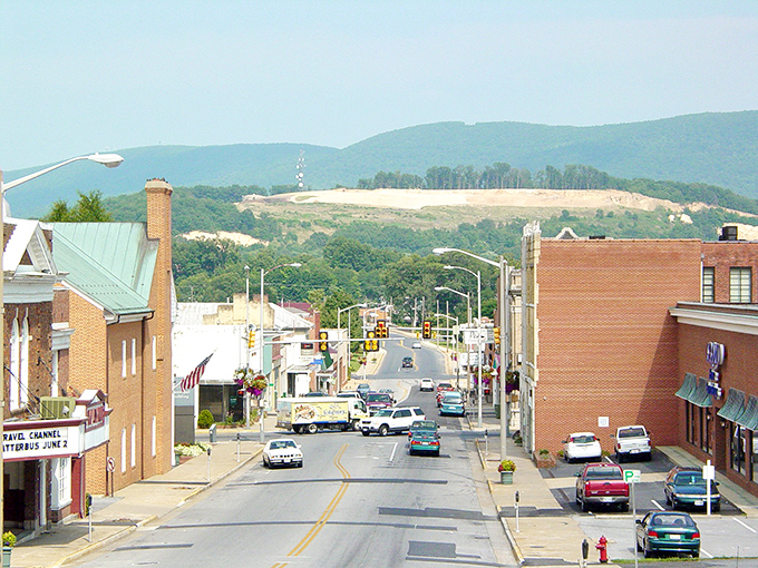 That distant steeple, the old marquee, and those rolling hills? It&rsquo;s like a postcard that never went out of style.