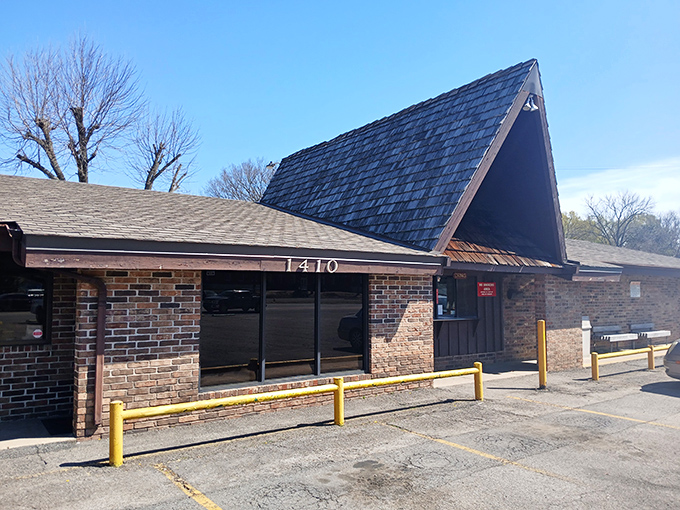Feltner's Whatta-Burger: No fancy architecture needed when what's inside is the burger equivalent of finding money in your old coat pocket.