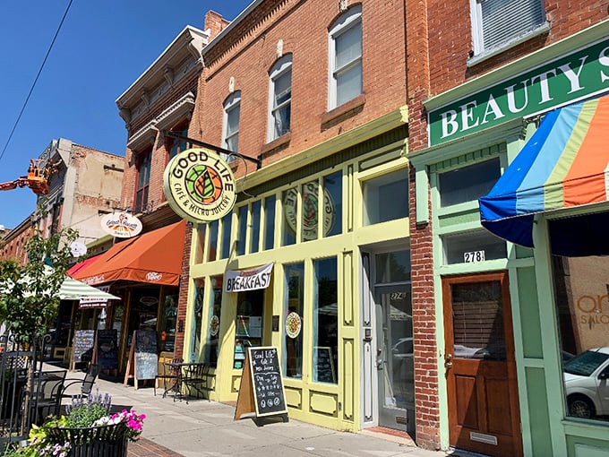 The Good Life caf&eacute; in Huntsville probably serves gossip and community news alongside their breakfast specials. The local grapevine with coffee!