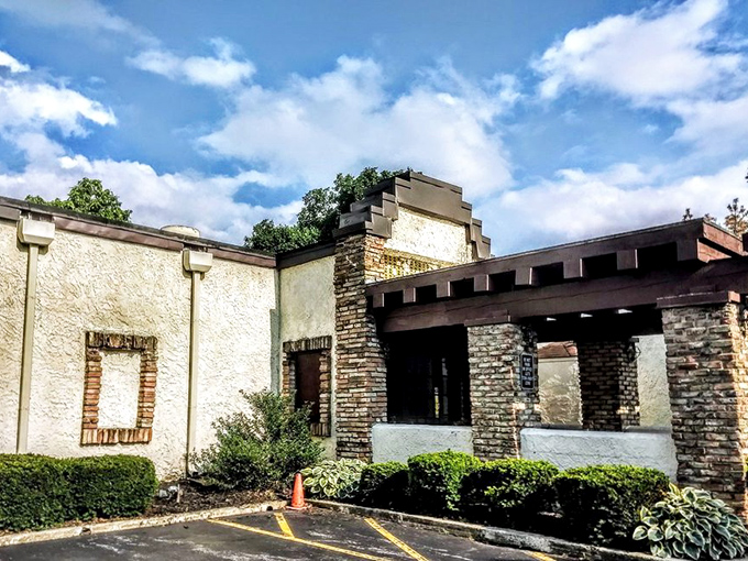 Stucco, stone, and sizzling steaks&mdash;Hyde Park's exterior promises the upscale experience your taste buds deserve.