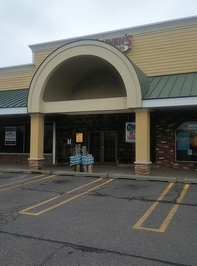 The unassuming entrance to O'Brien's Crabhouse has fooled many first-timers who weren't expecting seafood nirvana in Auburn Hills.