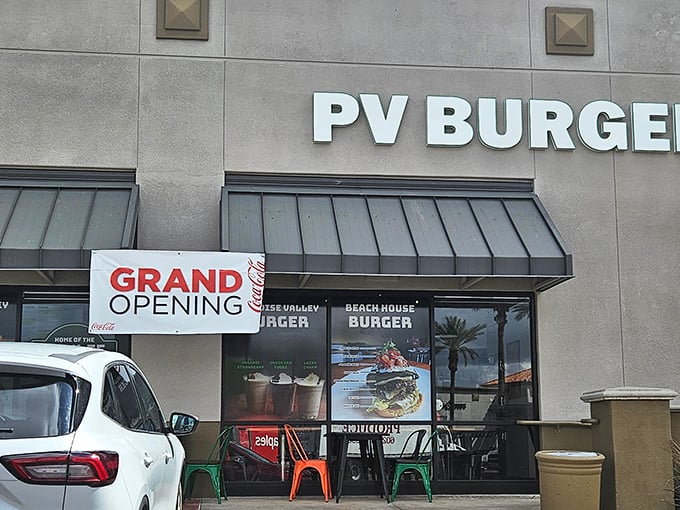 Grand opening, grand burgers! Paradise Valley's simple approach lets quality speak louder than flashy d&eacute;cor.