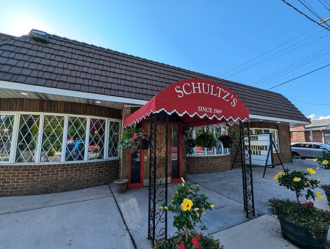 That classic brick exterior at Schultz's houses decades of crab-cracking wisdom. Some traditions are worth preserving!
