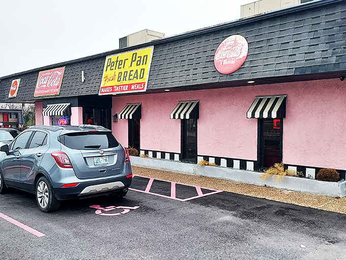 Peter Pan Bread may make tastier meals, but it's Sherri's retro charm that keeps diners coming back.
