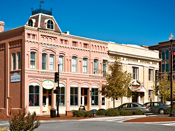 Spartanburg's streets offer small-town prices with surprising big-city amenities &ndash; the best of both worlds for budget-conscious retirees.