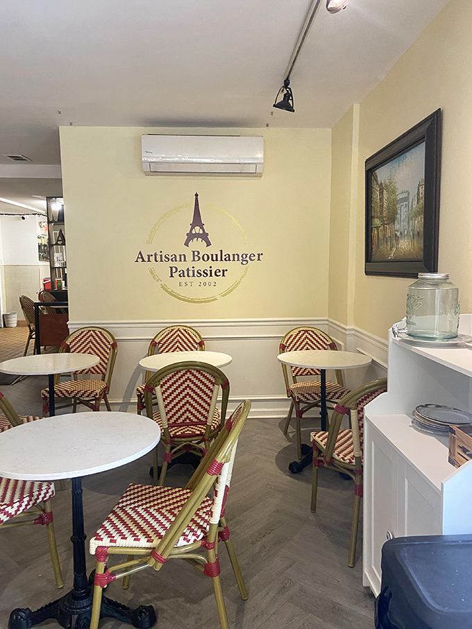 The dining area's Eiffel Tower logo reminds you that while your body's in Philadelphia, your taste buds are taking a Parisian vacation. 