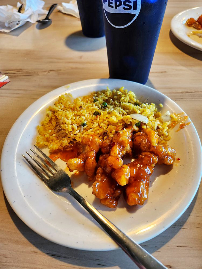 General Tso's chicken with fried rice&mdash;the dynamic duo of buffet dining. A relationship that always works.