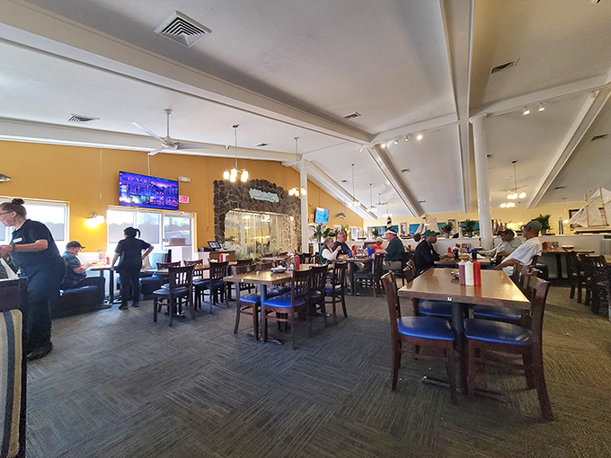 The dining room buzzes with the happy murmur of satisfied customers. Notice nobody's looking at their phones &ndash; the food demands full attention.