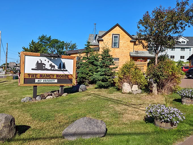 The Mangy Moose's "No Vacancy" sign is the North Shore's version of "Sorry, we're too wonderful to have room for you tonight."