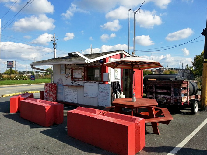 Al fresco dining, barbecue-style. Those red barriers aren't keeping people out &ndash; they're preventing full-bellied customers from floating away in satisfaction.