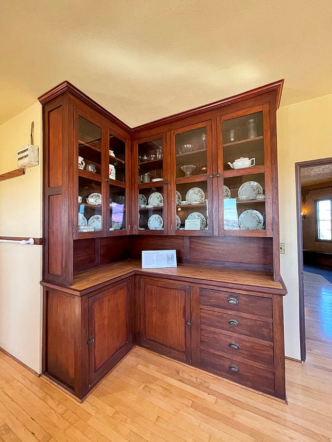Every proper castle needs a proper china cabinet. This beautifully crafted built-in once displayed fine dinnerware for desert royalty.