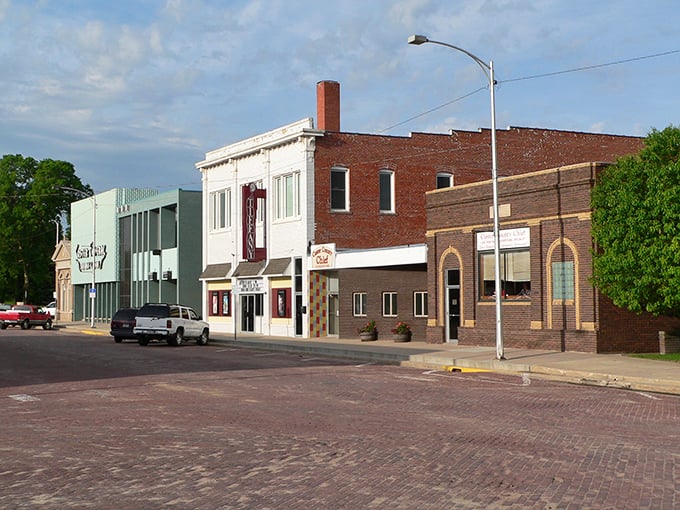 Broken Bow's town square – where the courthouse watches over downtown like a proud parent at graduation