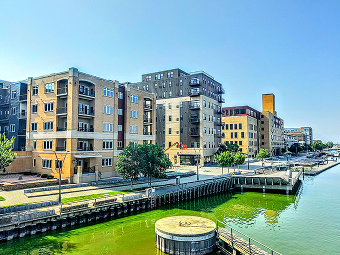 Green Bay's urban landscape balances city amenities with Midwest sensibility&mdash;and prices that don't require a Packers salary.