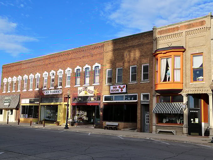Hampton's courthouse anchors this affordable retirement haven. Where your Social Security check buys small-town serenity!