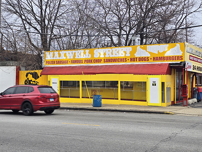 Maxwell Street Depot's sunny yellow building stands ready to serve 24/7. This no-frills Chicago landmark knows hunger doesn't keep regular hours.