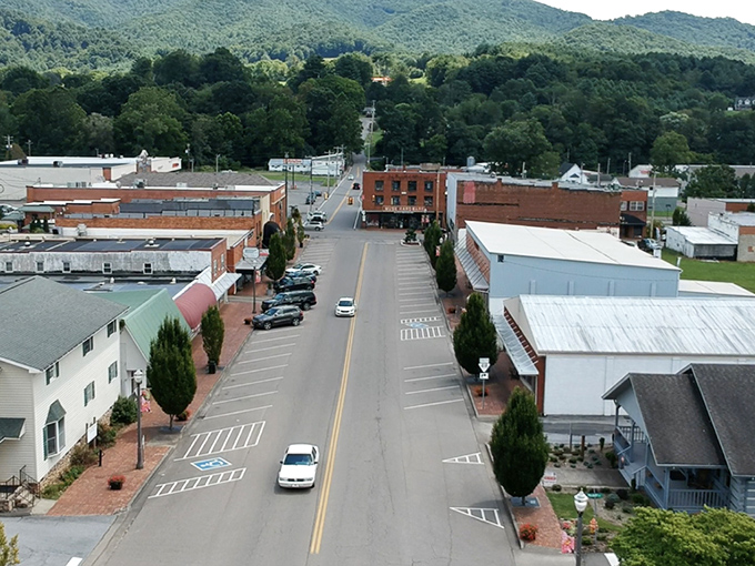 Mountain City still has that classic small-town feel. Norman Rockwell would feel right at home here.
