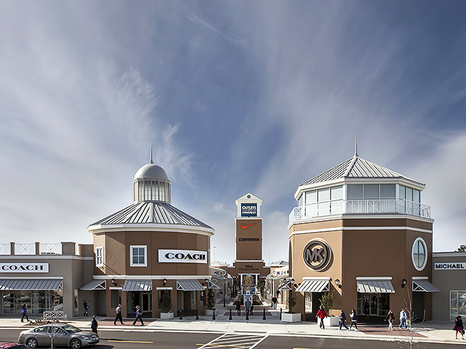 Pearl's modern city hall surrounded by budget-friendly greenery. Suburban convenience without suburban prices.