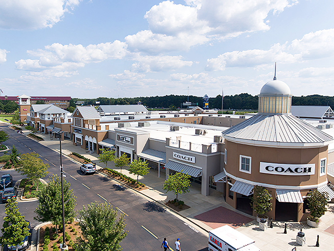 Pearl's outlet shopping draws visitors from across the state&mdash;where retail therapy meets small-town convenience.