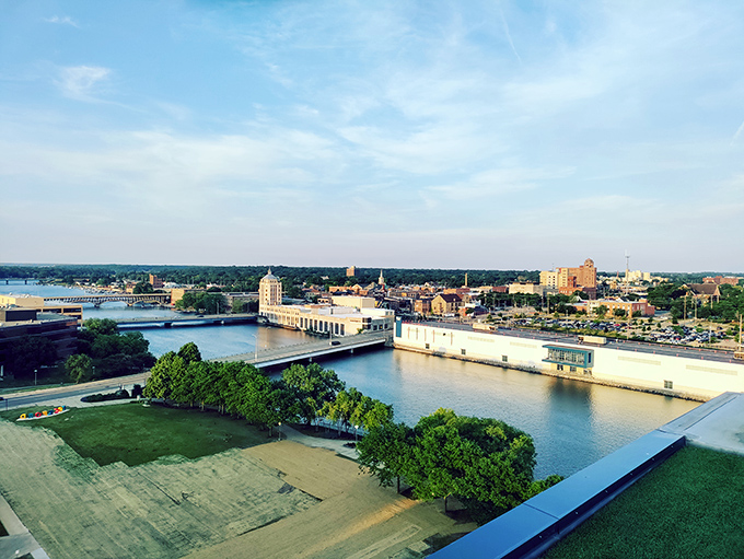 Rockford's impressive skyline houses big-city amenities with small-town prices, a combination as perfect as peanut butter and jelly.