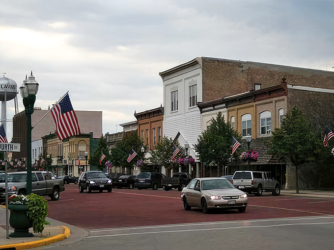 Small-town Americana thrives in Goose Creek's flag-lined main street. Apple pie and Fourth of July parades were made for places like this!