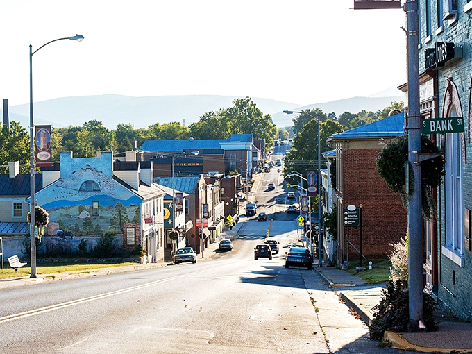 Nestled in the Shenandoah Valley, Luray offers mountain views and valley prices&mdash;a combination as perfect as apple pie and vanilla ice cream.