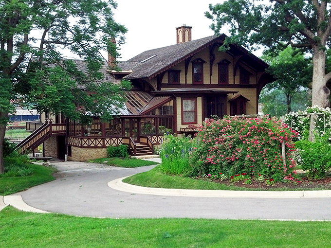 Urban amenities, small-town prices! Rockford's historic buildings house a community where retirees can stretch their Social Security dollars without sacrificing quality of life.