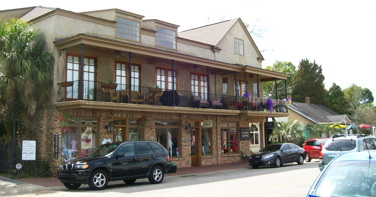 The Charming Small Town In Alabama Where You Can Live Comfortably Just ...