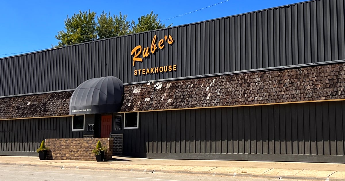 6 Iconic Restaurants In Iowa That Locals Swear Have The Best Steaks In ...