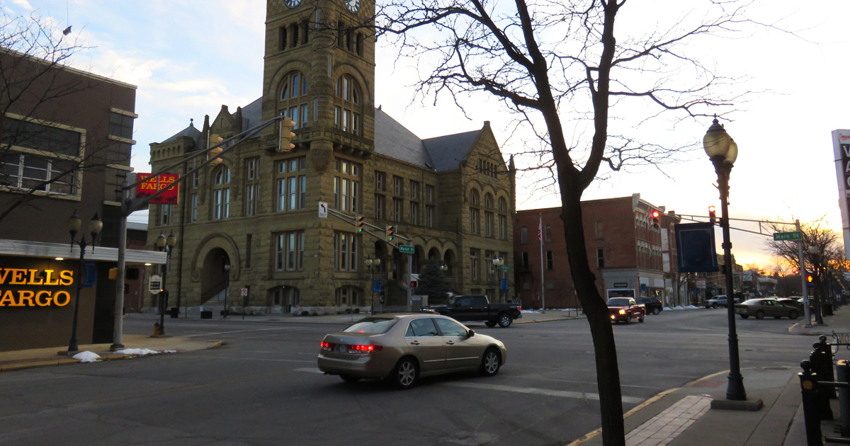 The Underrated Small Town In Indiana That’s Perfect For A Summer Day Trip