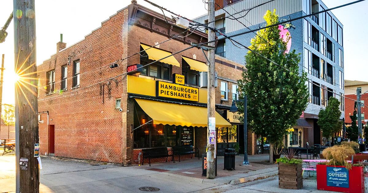 Iowa Locals Are Lining Up Early At This Legendary Restaurant For The ...
