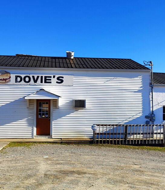 People Drive From All Over Kentucky For The Mouth-Watering Burgers At This Old-Timey Diner