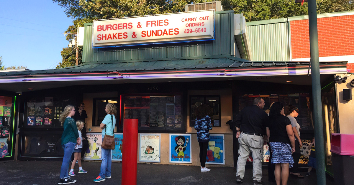 The Tiny But Mighty Burger Joint In Mississippi That’s Worth A Road ...