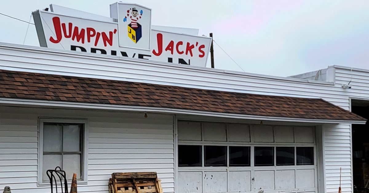 The No-Frills Diner In New York Locals Swear Has The Best Burgers In ...