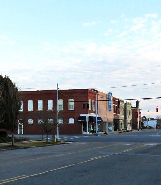 picturesque town alabama day ftr