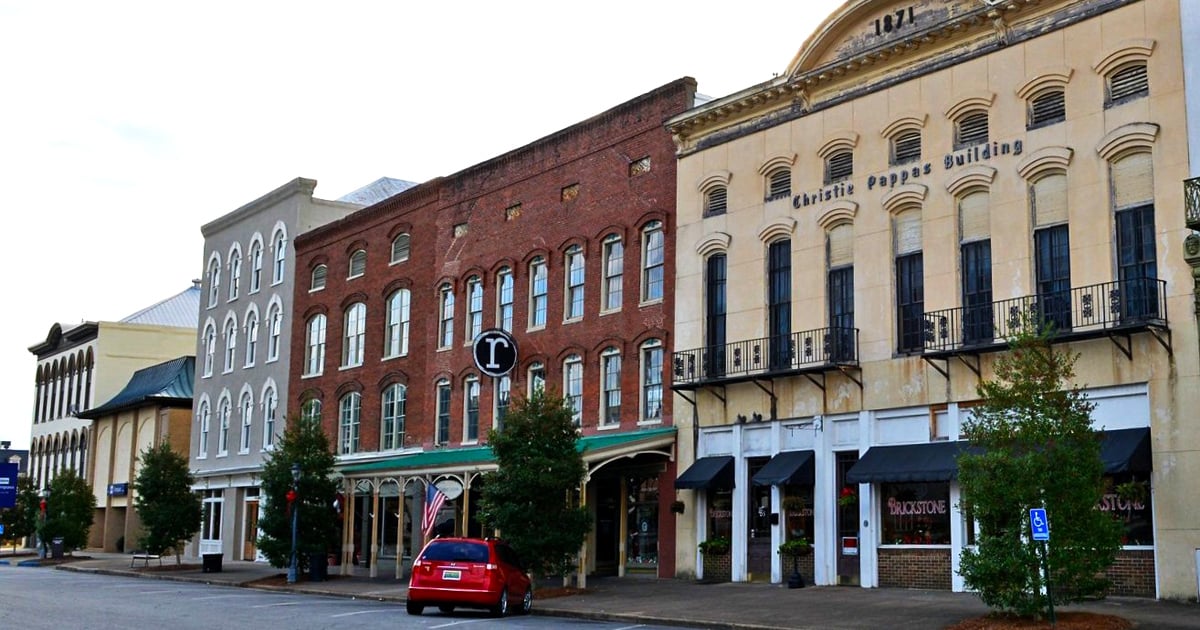 This Small Town In Alabama Is So Serene, You’ll Want To Start Over Here