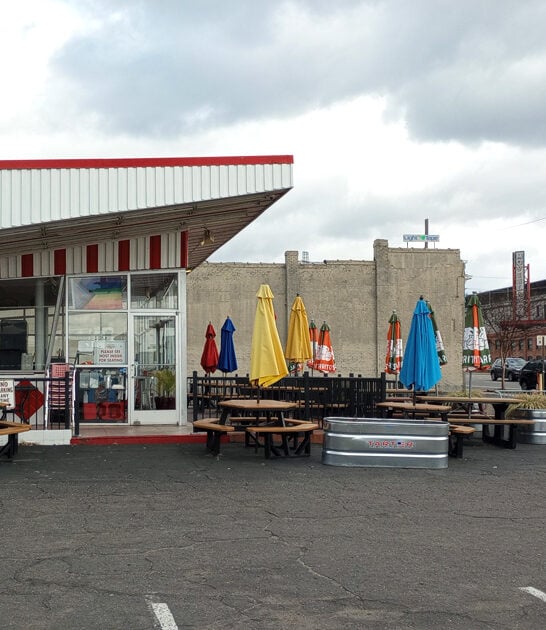 People Drive From All Over Virginia To Eat At This Legendary Burger Joint