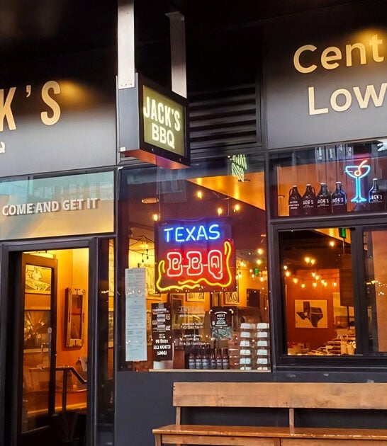 Washington Locals Are Obsessed With The Mouth-Watering Barbecue At This No-Frills Restaurant