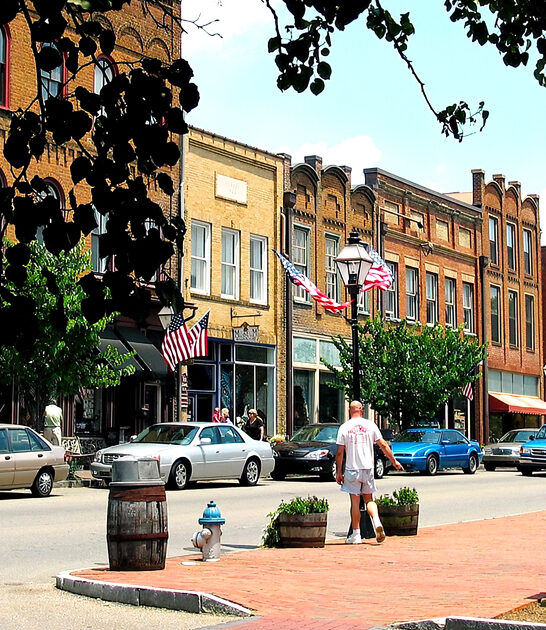 weekend tiny town tennessee ftr