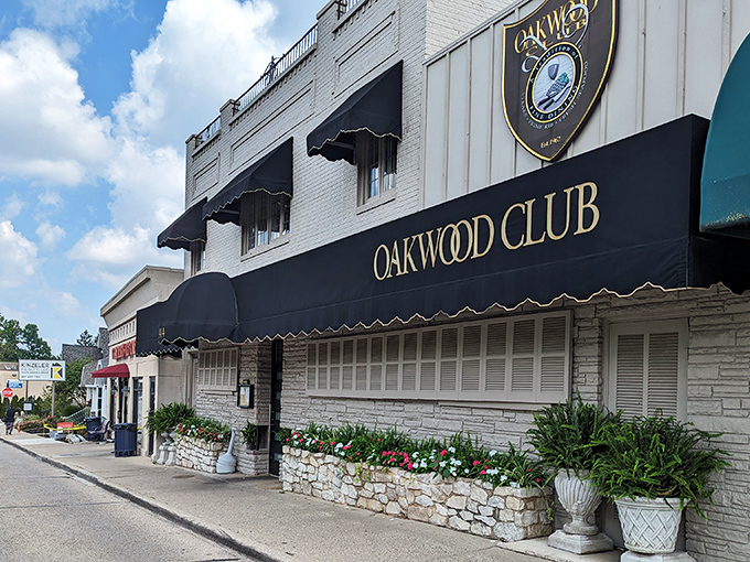 The unassuming white brick fa&ccedil;ade of The Oakwood Club might fool you, but locals know this navy-awninged treasure houses some of Ohio's finest steaks.
