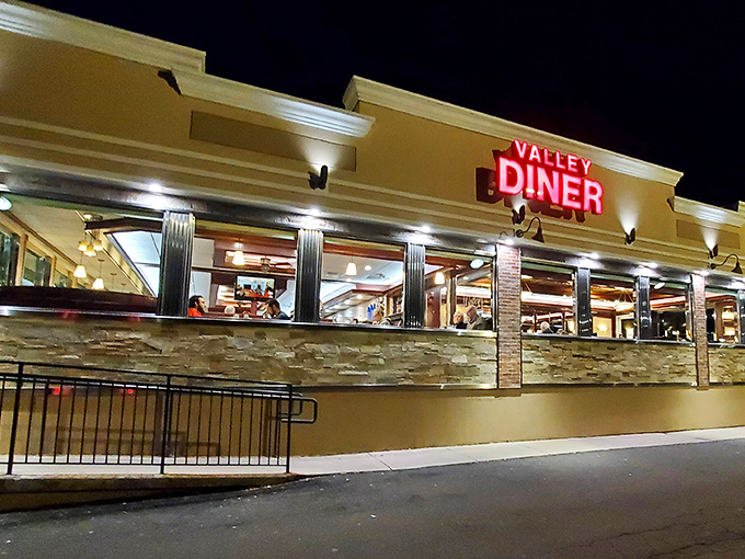 Valley Diner stands proudly on New Haven Avenue in Derby, its classic exterior promising comfort food treasures within. No fancy gimmicks, just honest-to-goodness diner goodness.